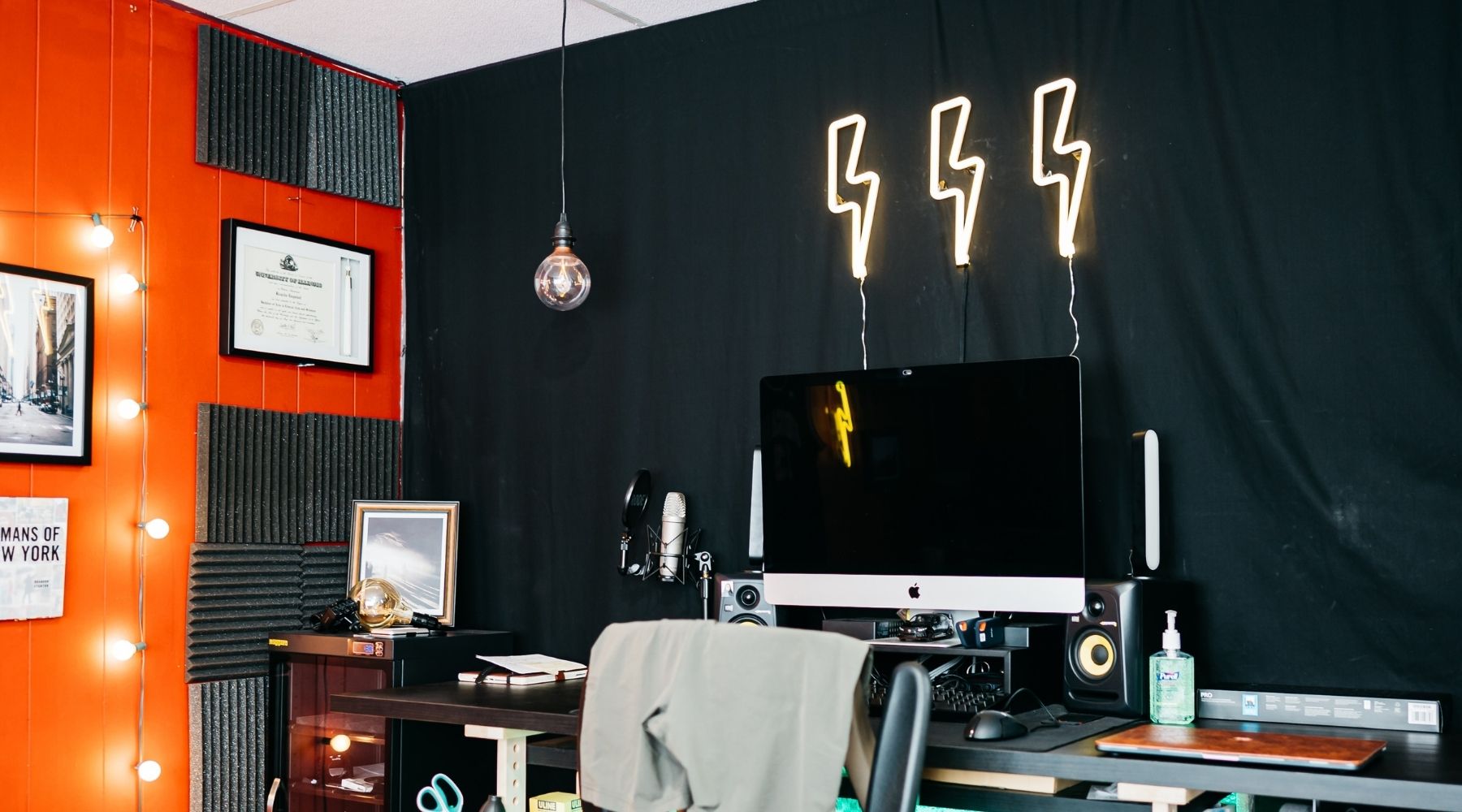 The Pros and Cons of Using Custom Neon Signs for Home Decor